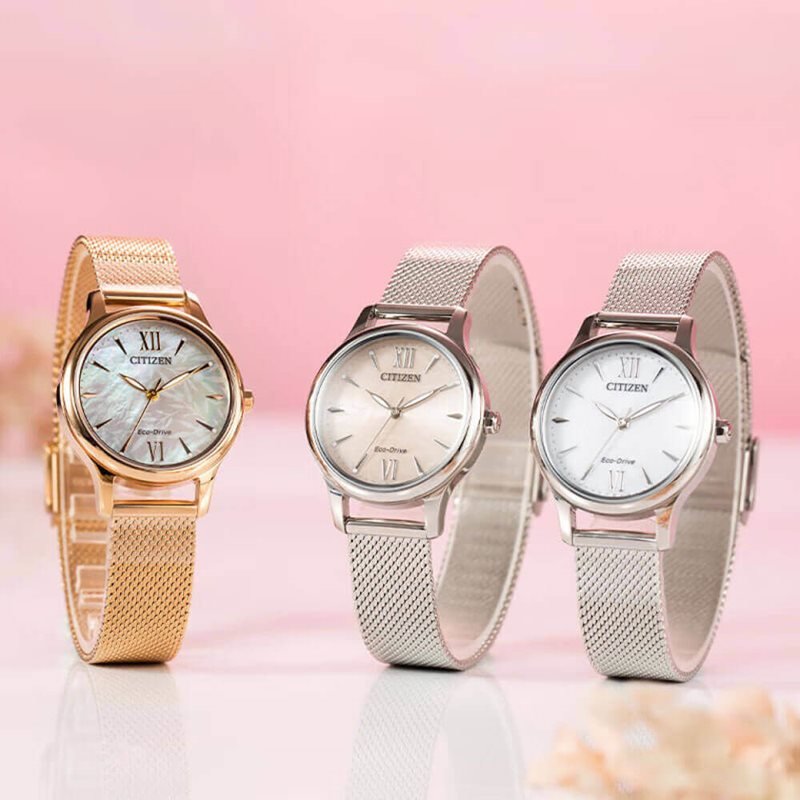 EM0899-81X סיטיזן שעון לנשים | דגם בלוח פרחים ורוד | מנגנון אקו רצועת ...